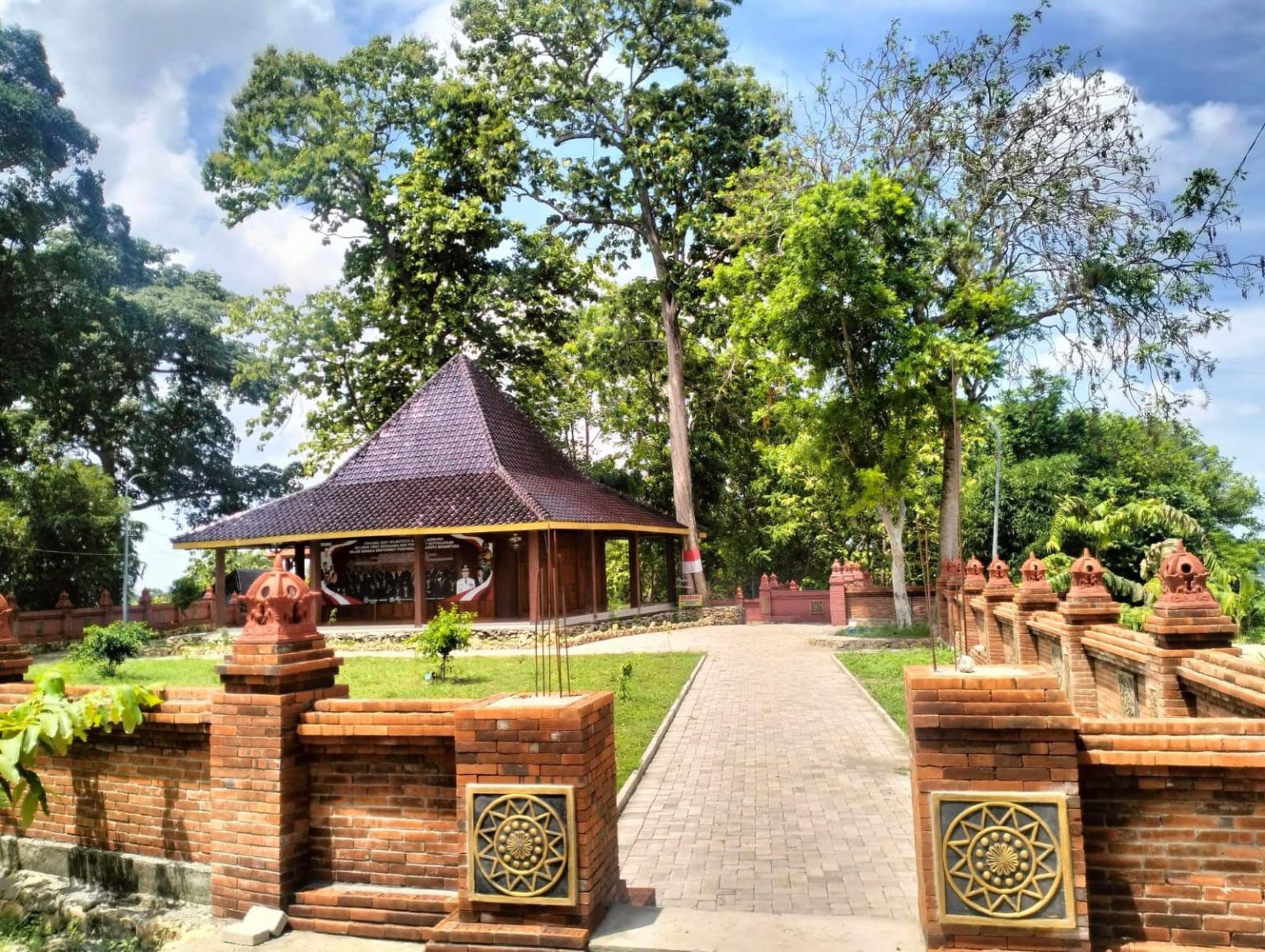 Gunung Ratu Ngimbang: Jejak Permaisuri Terbuang, Darah Bangsawan Gajah ...